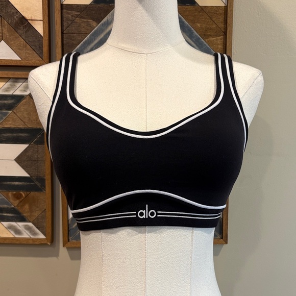 ALO Yoga | Intimates & Sleepwear | Alo Yoga Airbrush Heart Throb Bra In ...